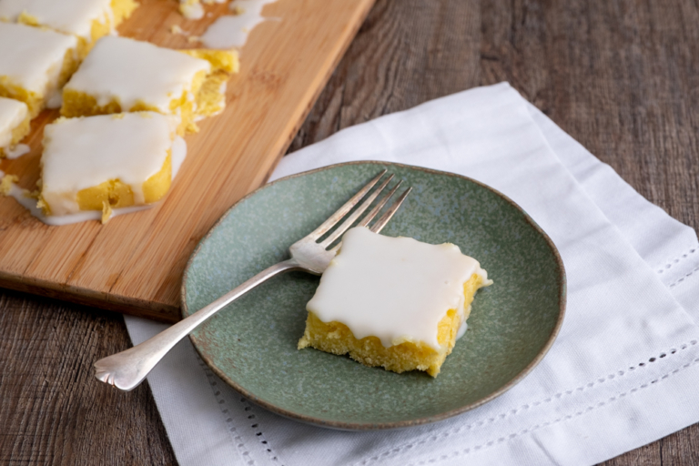 Glazed Lemon Cake Bars – Recette Magazine