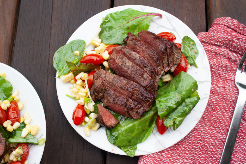 Summer Steak Salad with Tomatoes and Corn – Recette Magazine