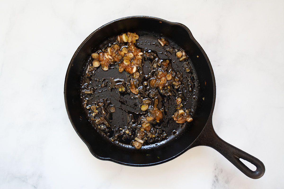 Sweet and Spicy Peach Pork Chops – Recette Magazine