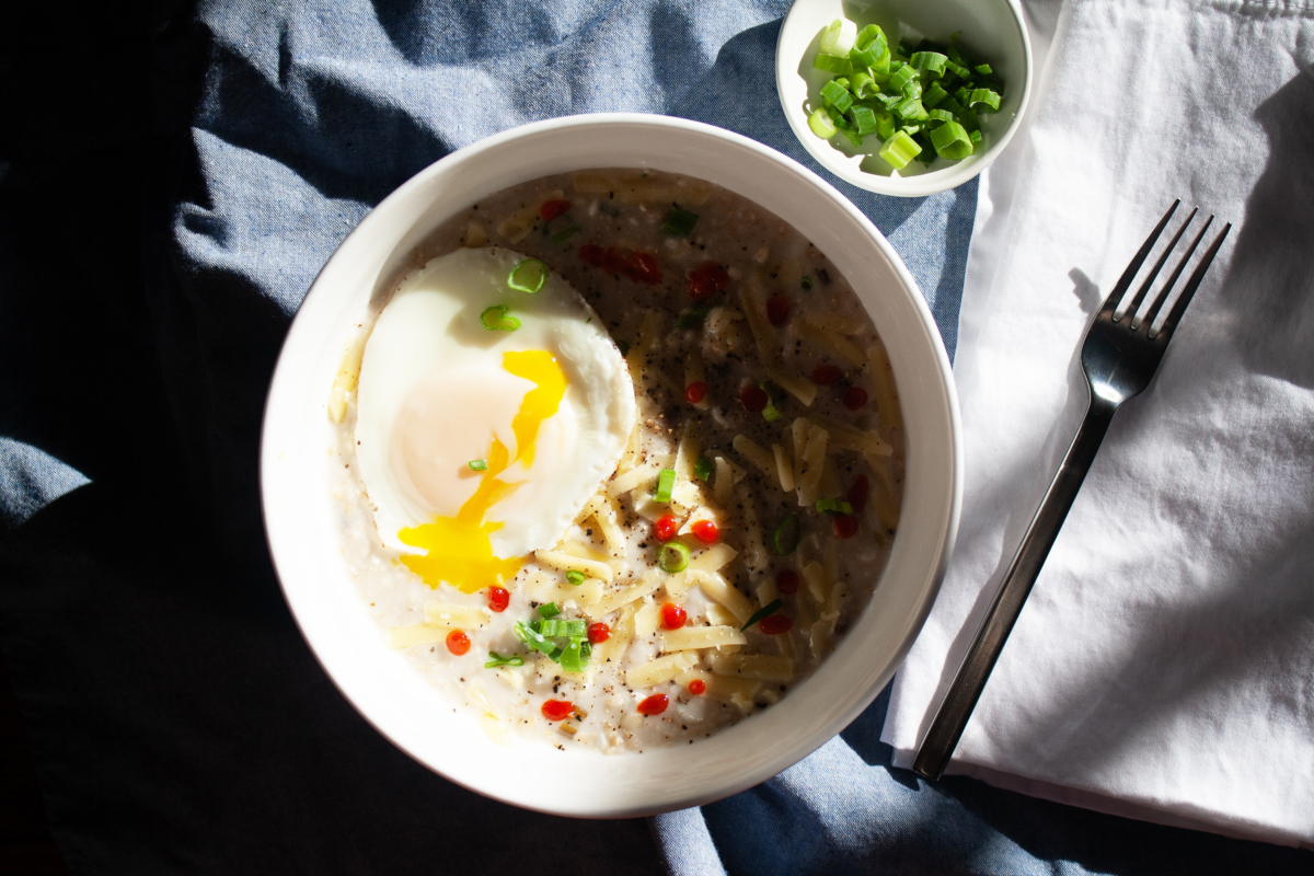 Cheesy, Savory Oatmeal – Recette Magazine