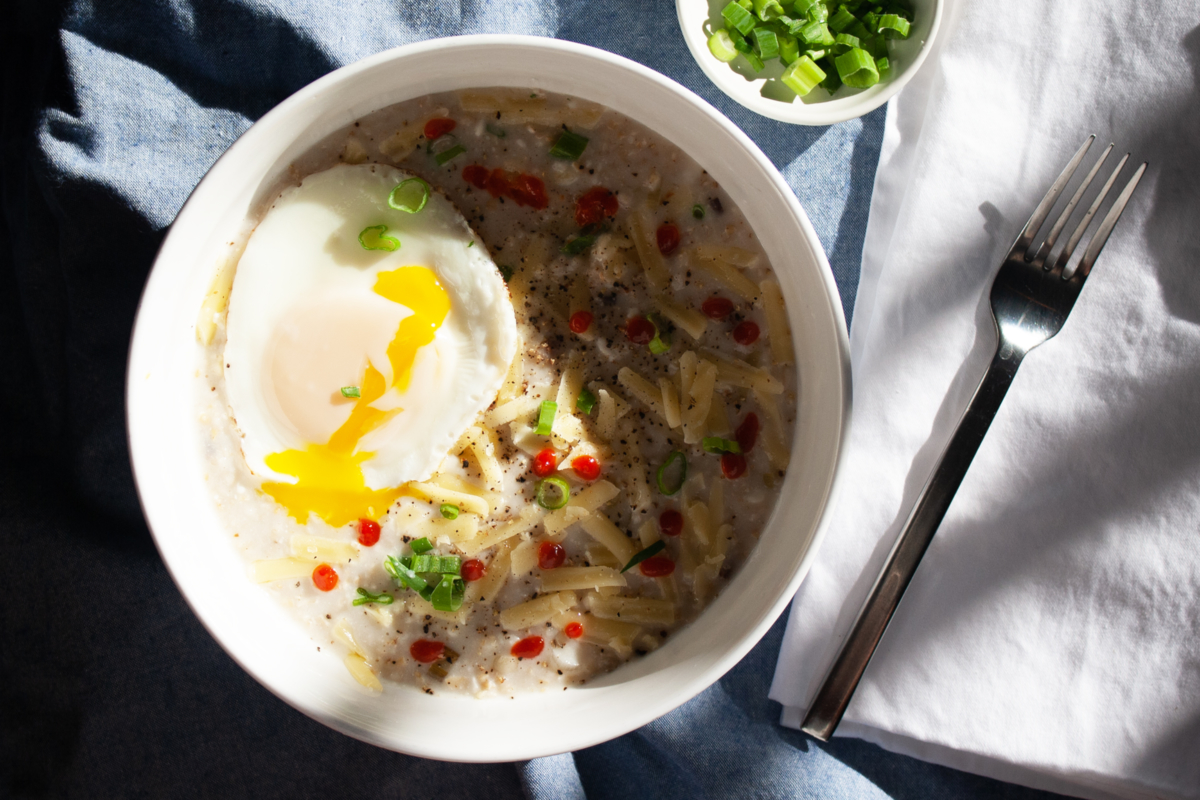 Cheesy, Savory Oatmeal – Recette Magazine