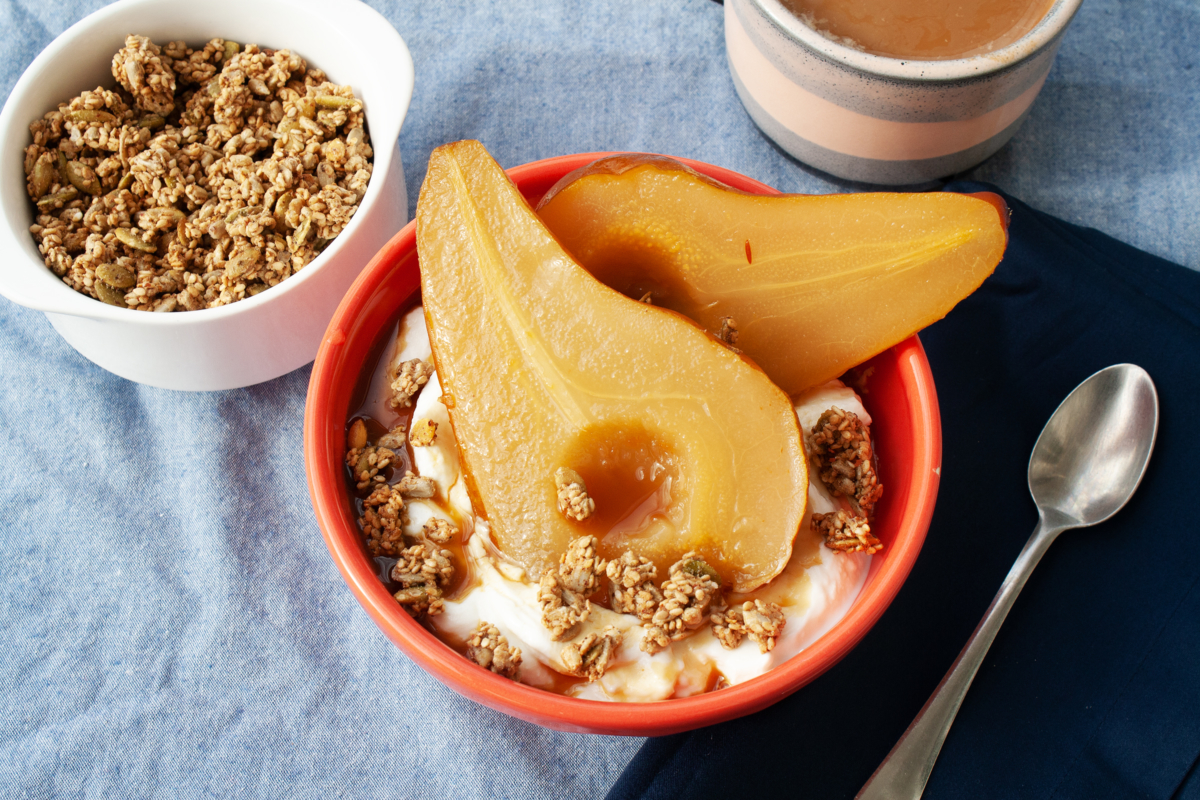 Poached Pears with Greek Yogurt – Recette Magazine