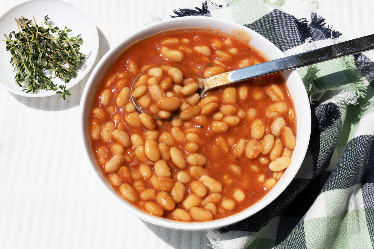 Tangy Tomato Baked Beans – Recette Magazine