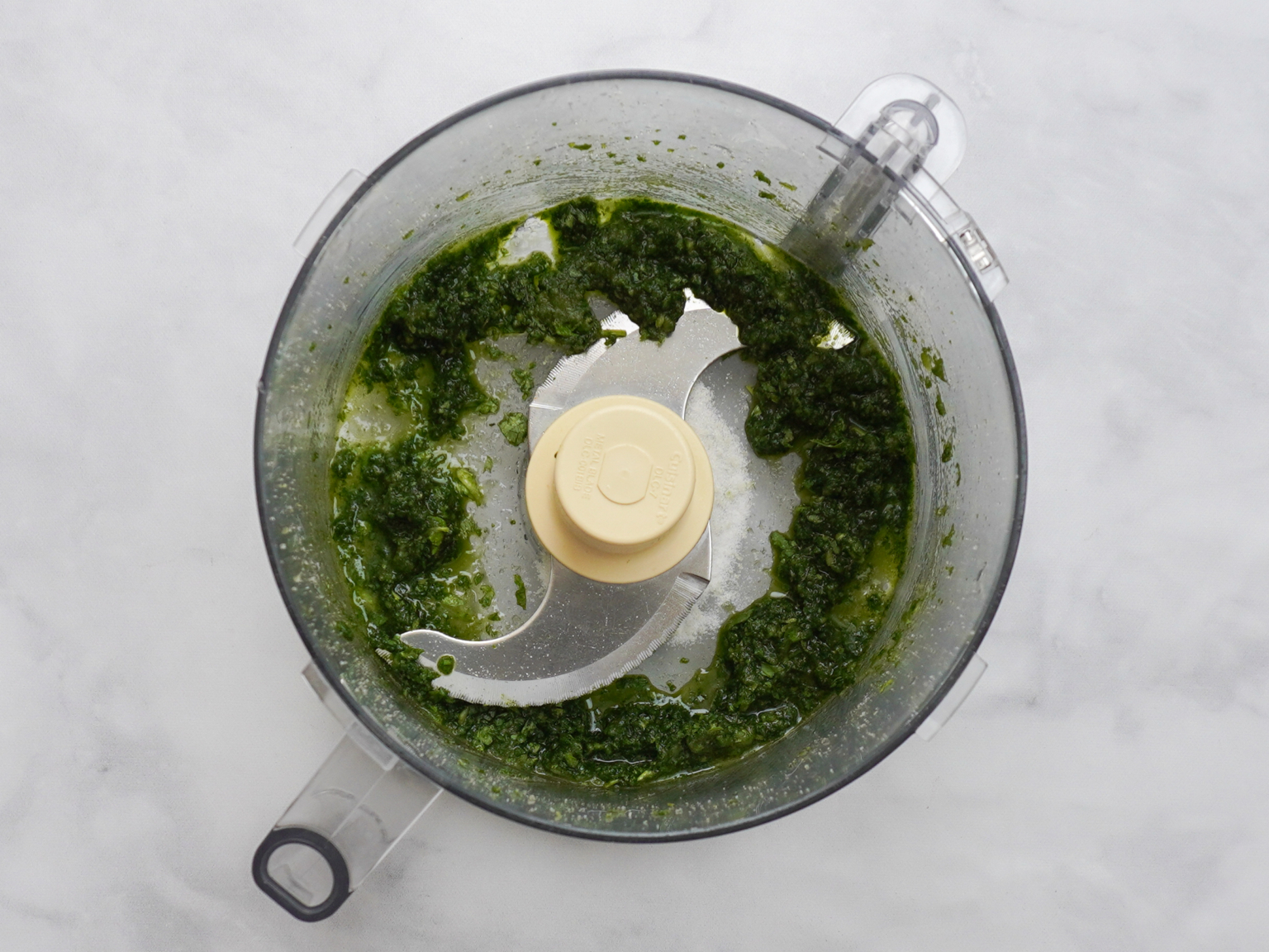 Roasted Strawberry & Basil Poke Cake – Recette Magazine