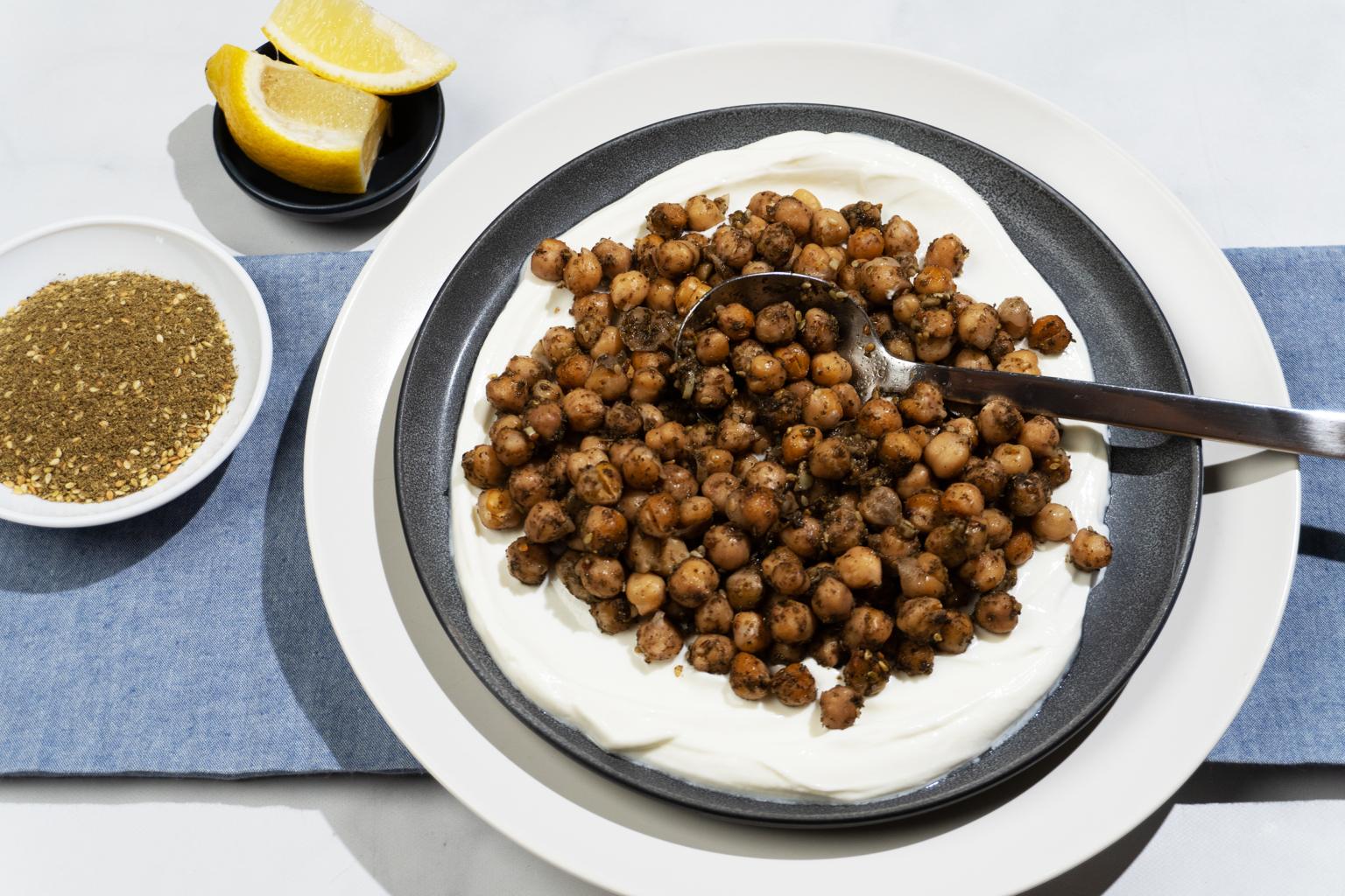 Za’atar Chickpeas with Greek Yogurt – Recette Magazine