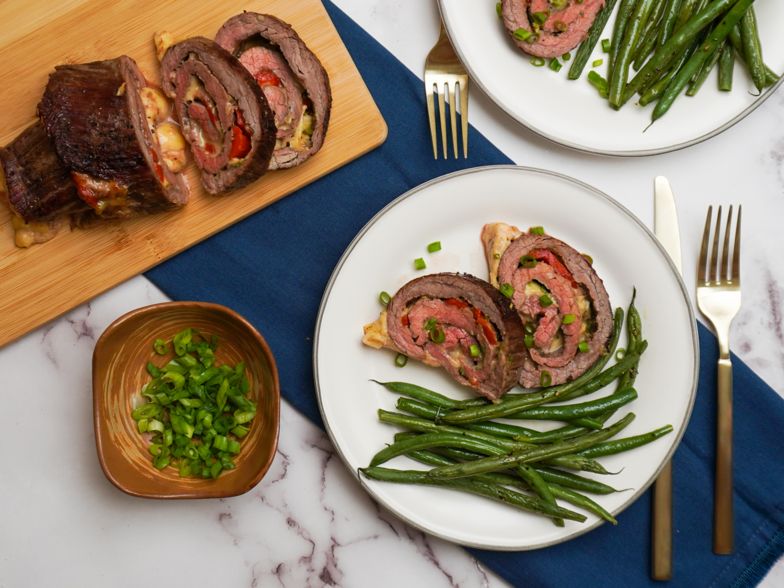 Gouda Cheese and Roasted Red Pepper Steak Roulade – Recette Magazine