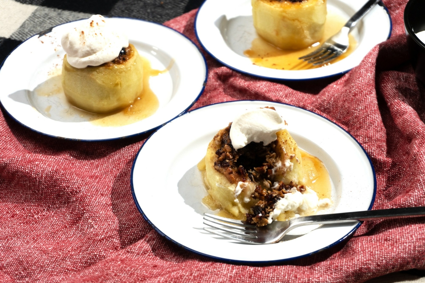 How to Sous Vide Spiced Apples with Salted Caramel Sauce – Recette Magazine