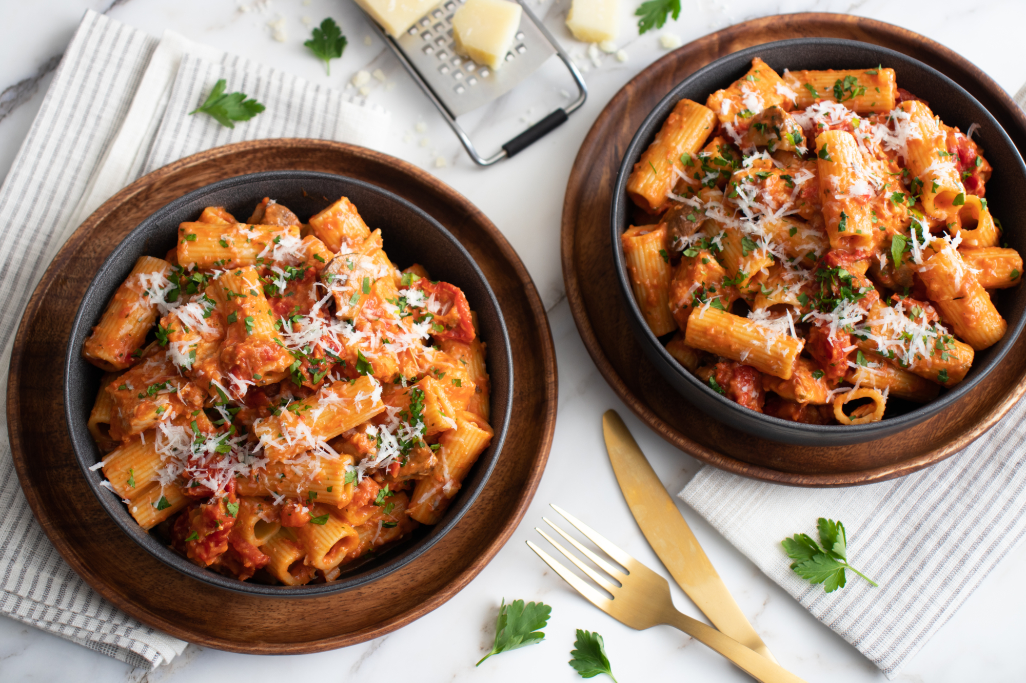 Chicken and Mushroom Rigatoni with Blush Sauce – Recette Magazine