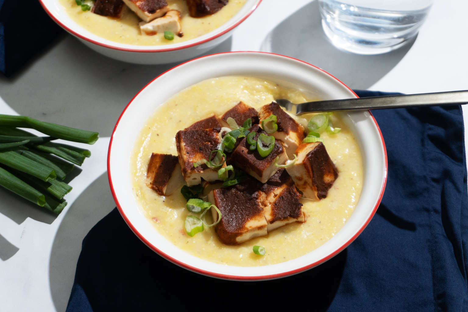 BBQ Tofu with Cheesy Pepper Jack Grits – Recette Magazine