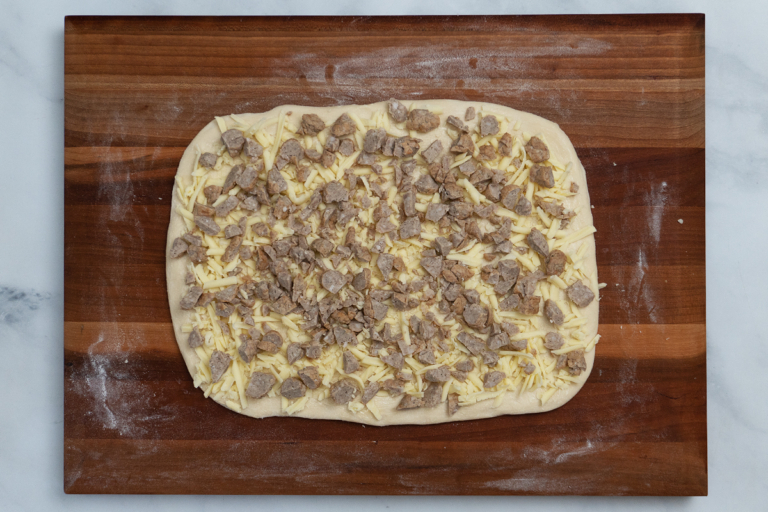 Breakfast Sausage & Cheese Morning Rolls – Recette Magazine
