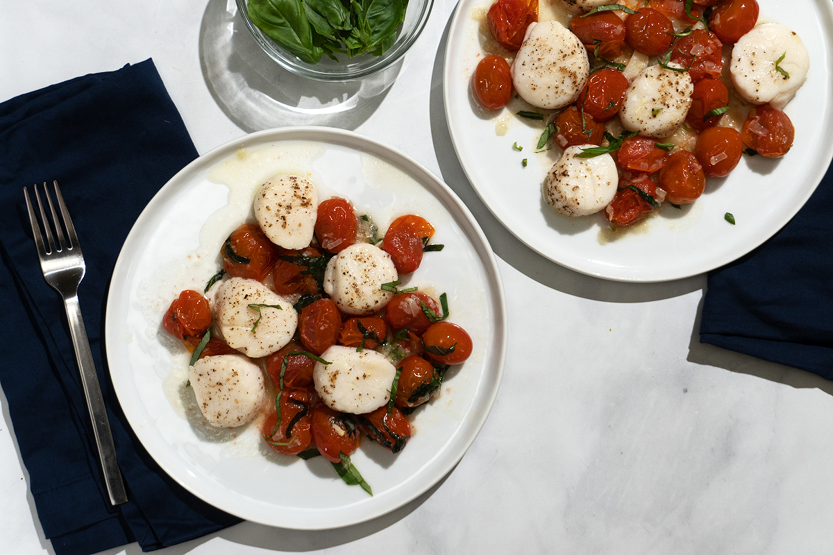 Roast Scallops with Burst Tomatoes – Recette Magazine