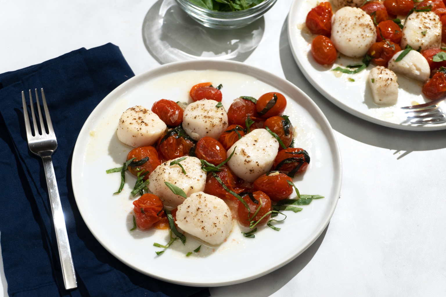 Roast Scallops with Burst Tomatoes – Recette Magazine