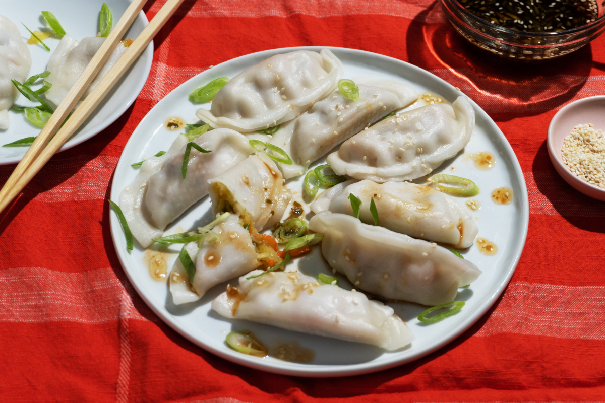 Easy Steamed Dumplings with Homemade Dipping Sauce – Recette Magazine