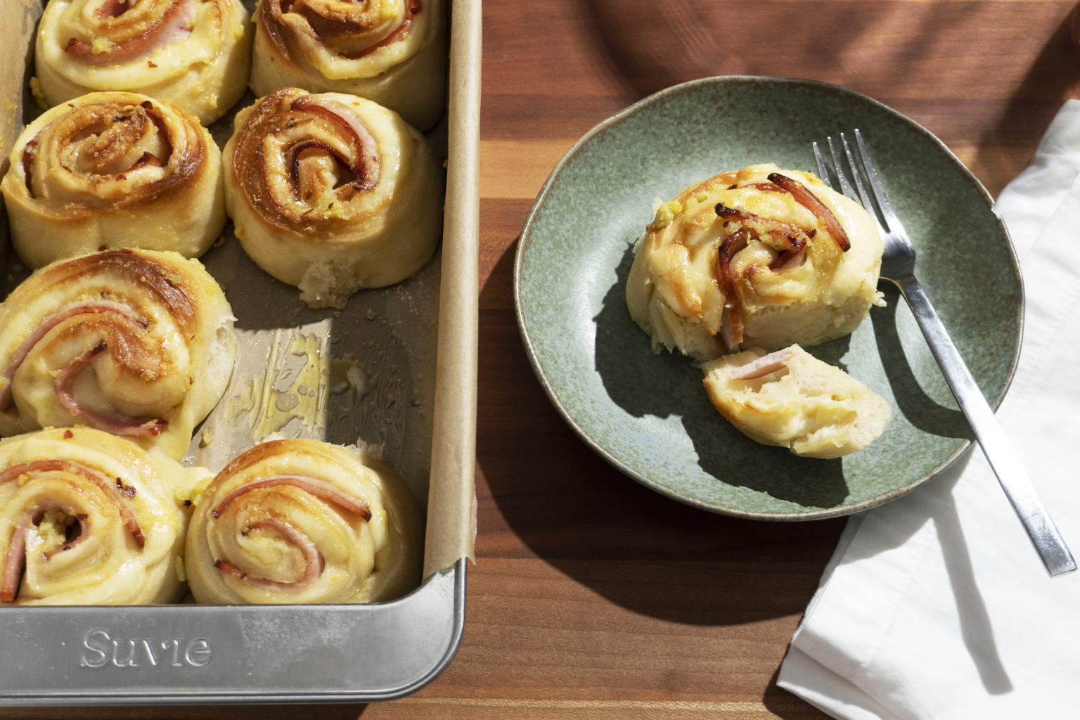 Canadian Bacon and Cheddar Breakfast Rolls – Recette Magazine