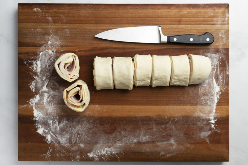 Canadian Bacon and Cheddar Breakfast Rolls – Recette Magazine