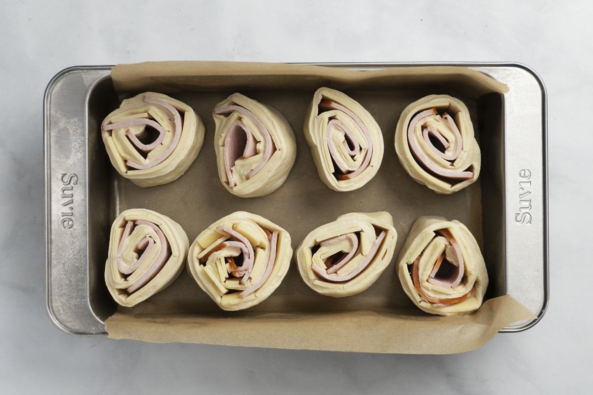 Canadian Bacon and Cheddar Breakfast Rolls – Recette Magazine