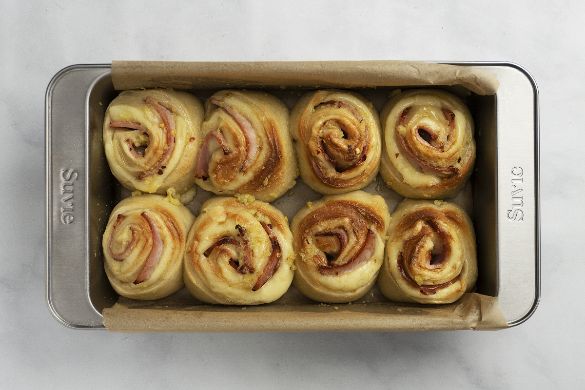 Canadian Bacon and Cheddar Breakfast Rolls – Recette Magazine