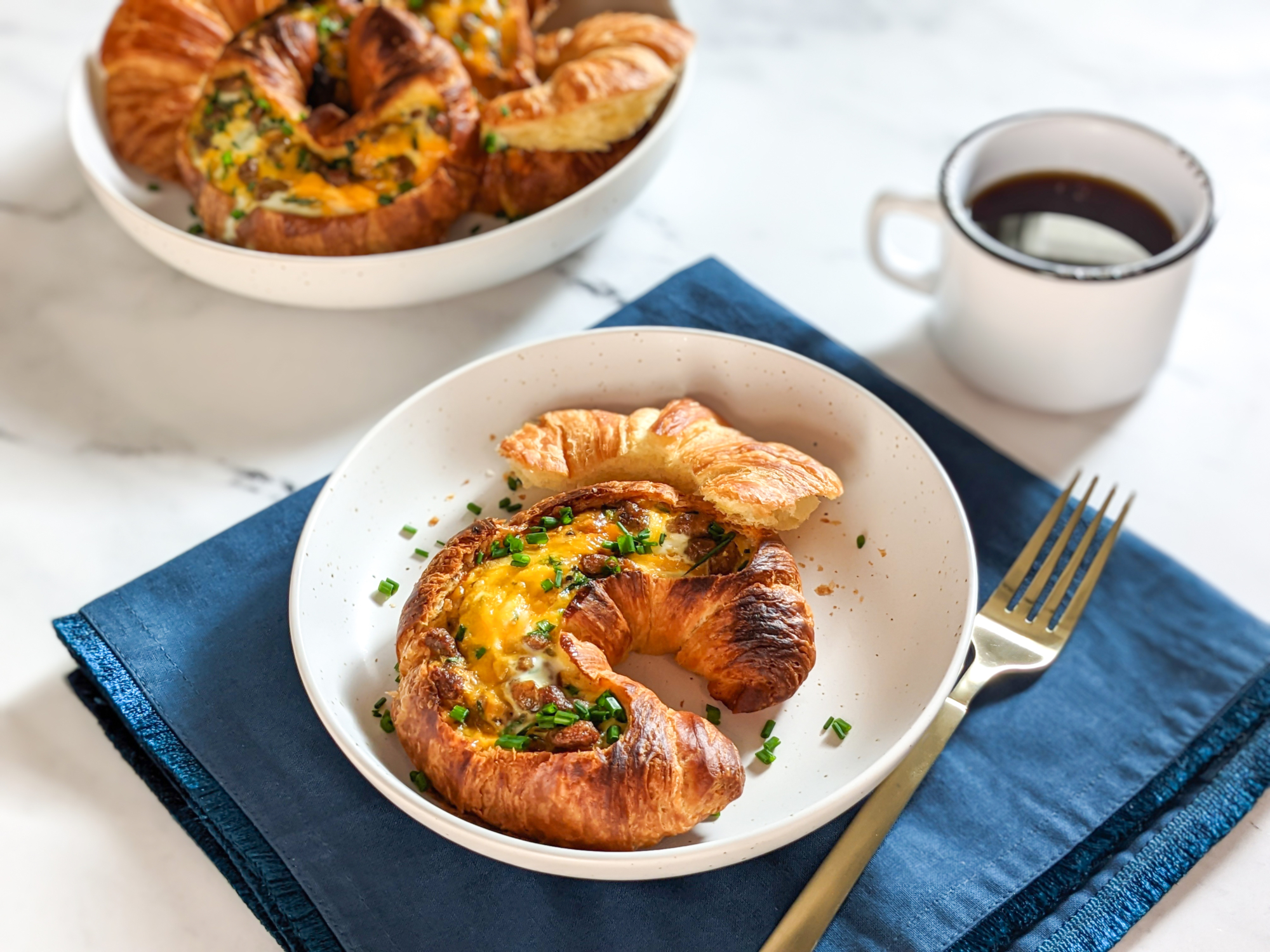 Sausage Cheddar Croissant Boats – Recette Magazine