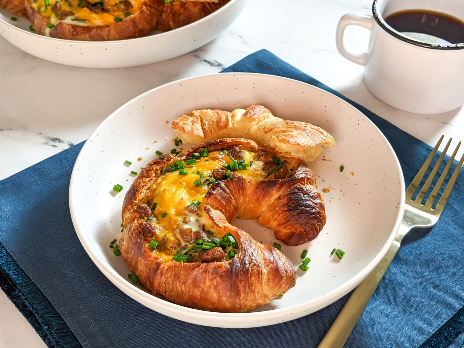 Sausage Cheddar Croissant Boats – Recette Magazine
