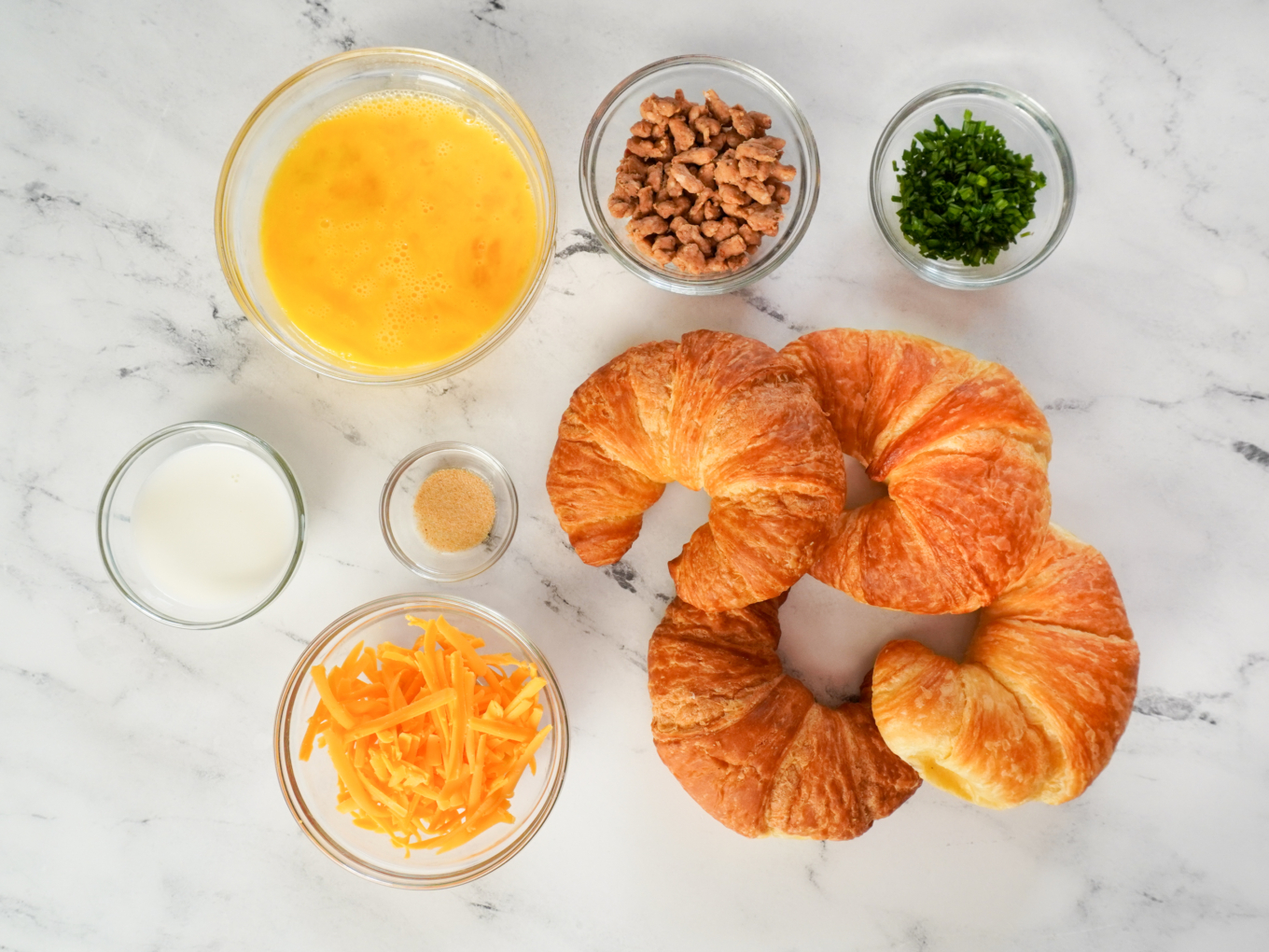 Sausage Cheddar Croissant Boats – Recette Magazine