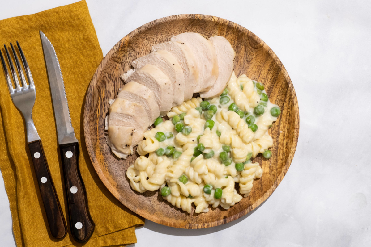 Meal Card: Alfredo Chicken Pasta Bake with Peas – Recette Magazine