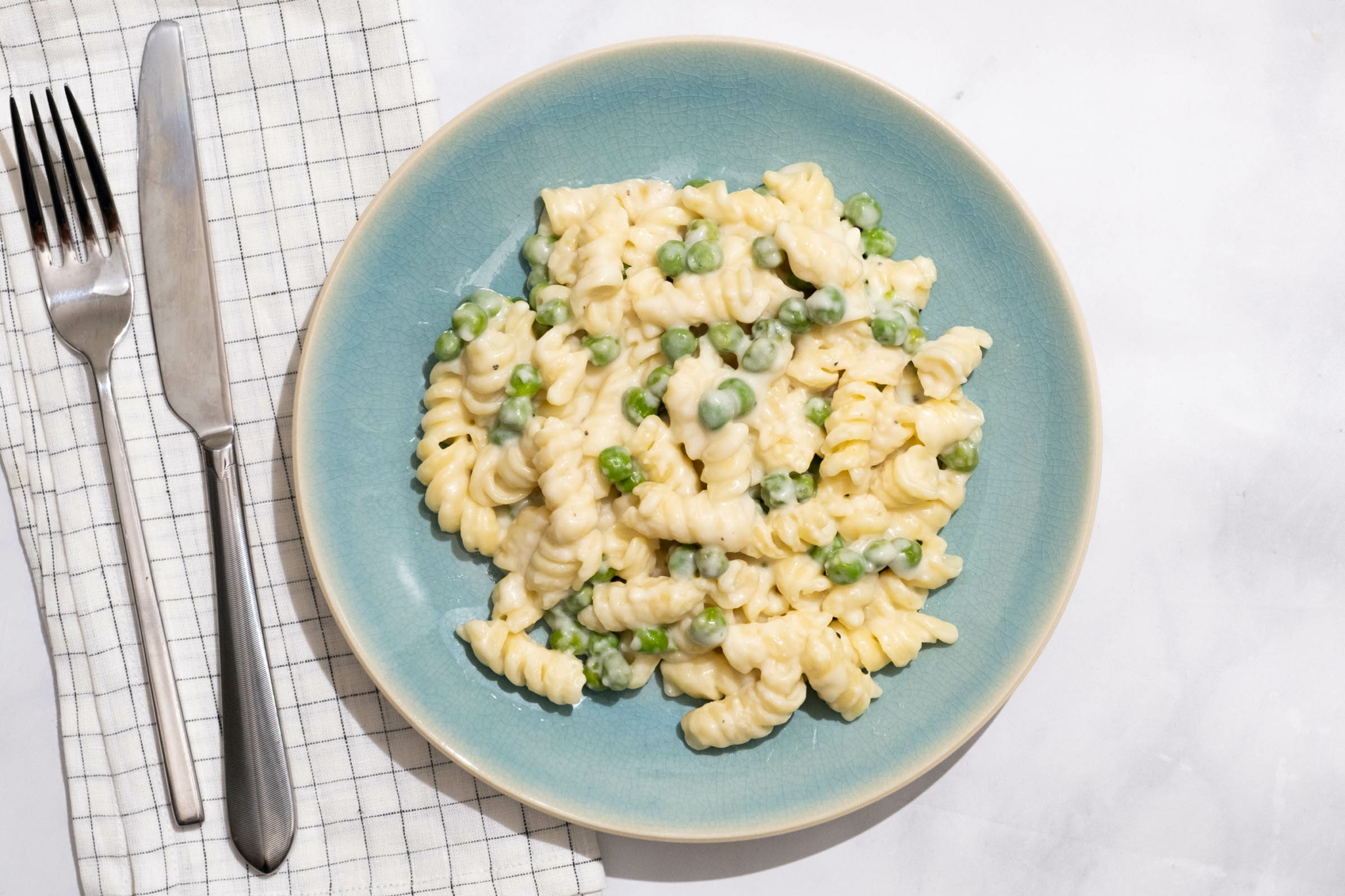 Meal Card: Creamy Alfredo Pasta Bake with Fusilli and Green Peas ...