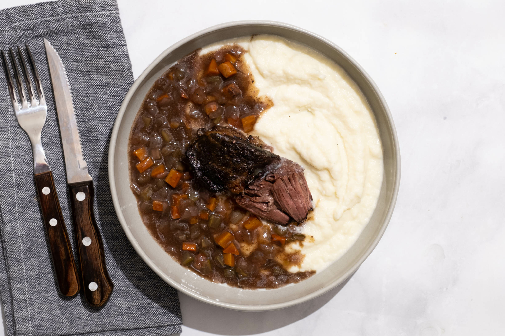 Meal Card: Slow Cooked Short Ribs with Cauliflower Mash – Recette Magazine
