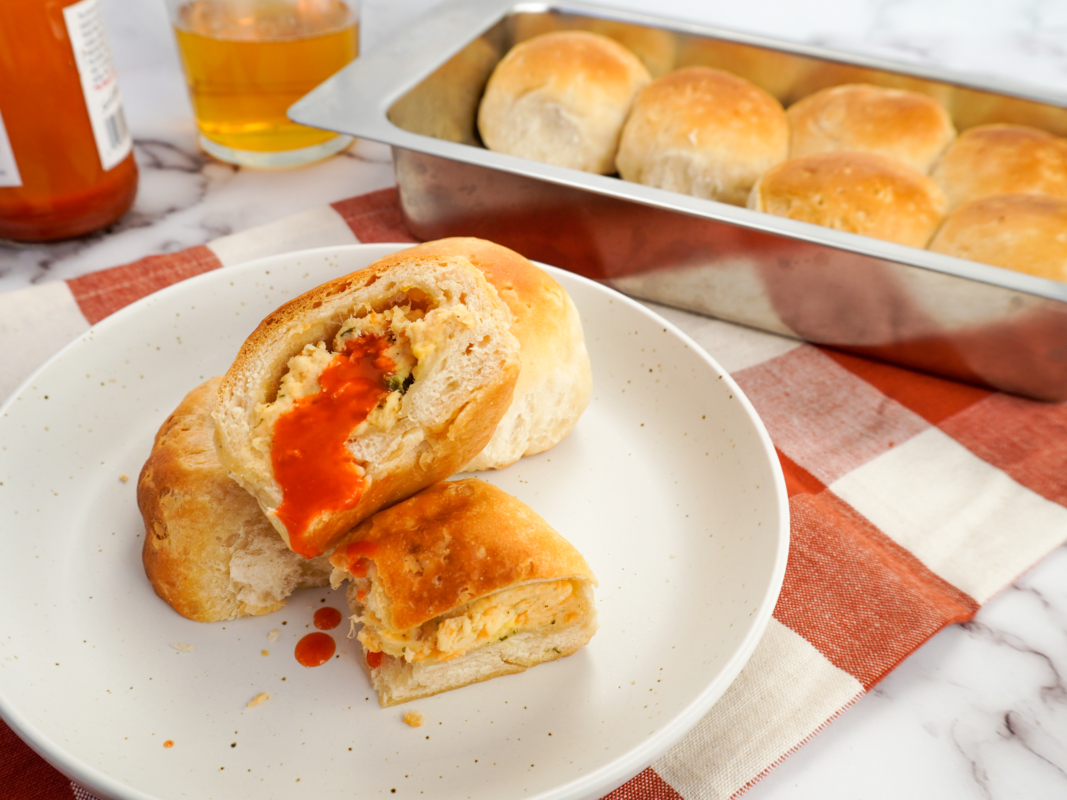 Jalapeño Chicken Stuffed Biscuits – Recette Magazine