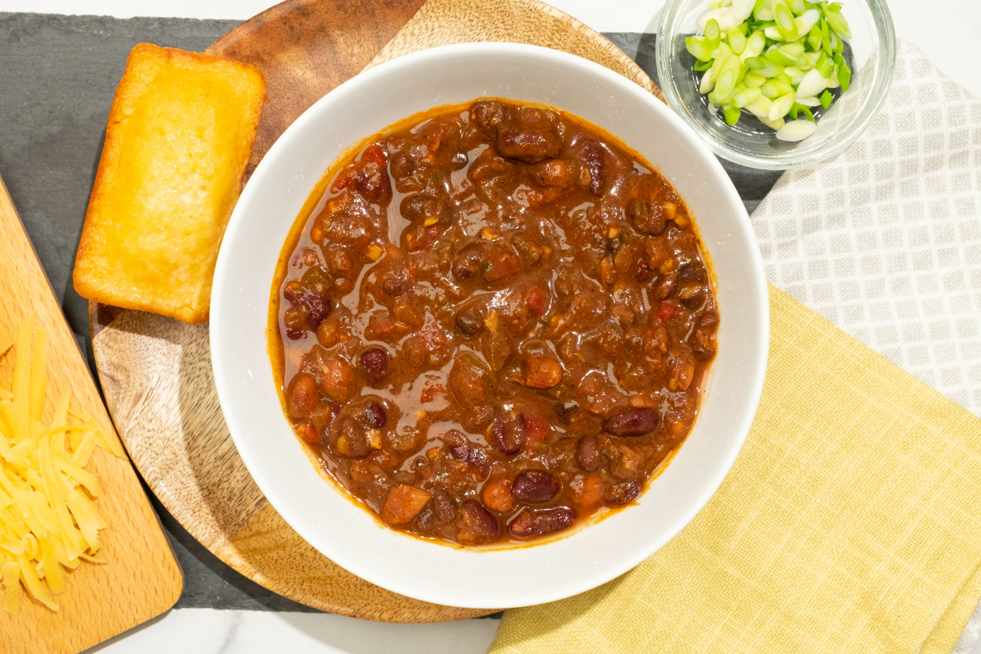 Meal Card: Three Bean Chili with Cornbread – Recette Magazine
