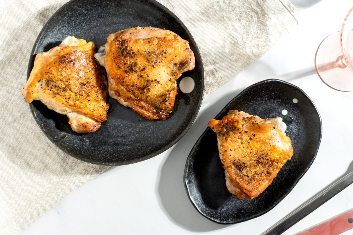 Super Simple, Super Crispy Chicken Thighs – Recette Magazine
