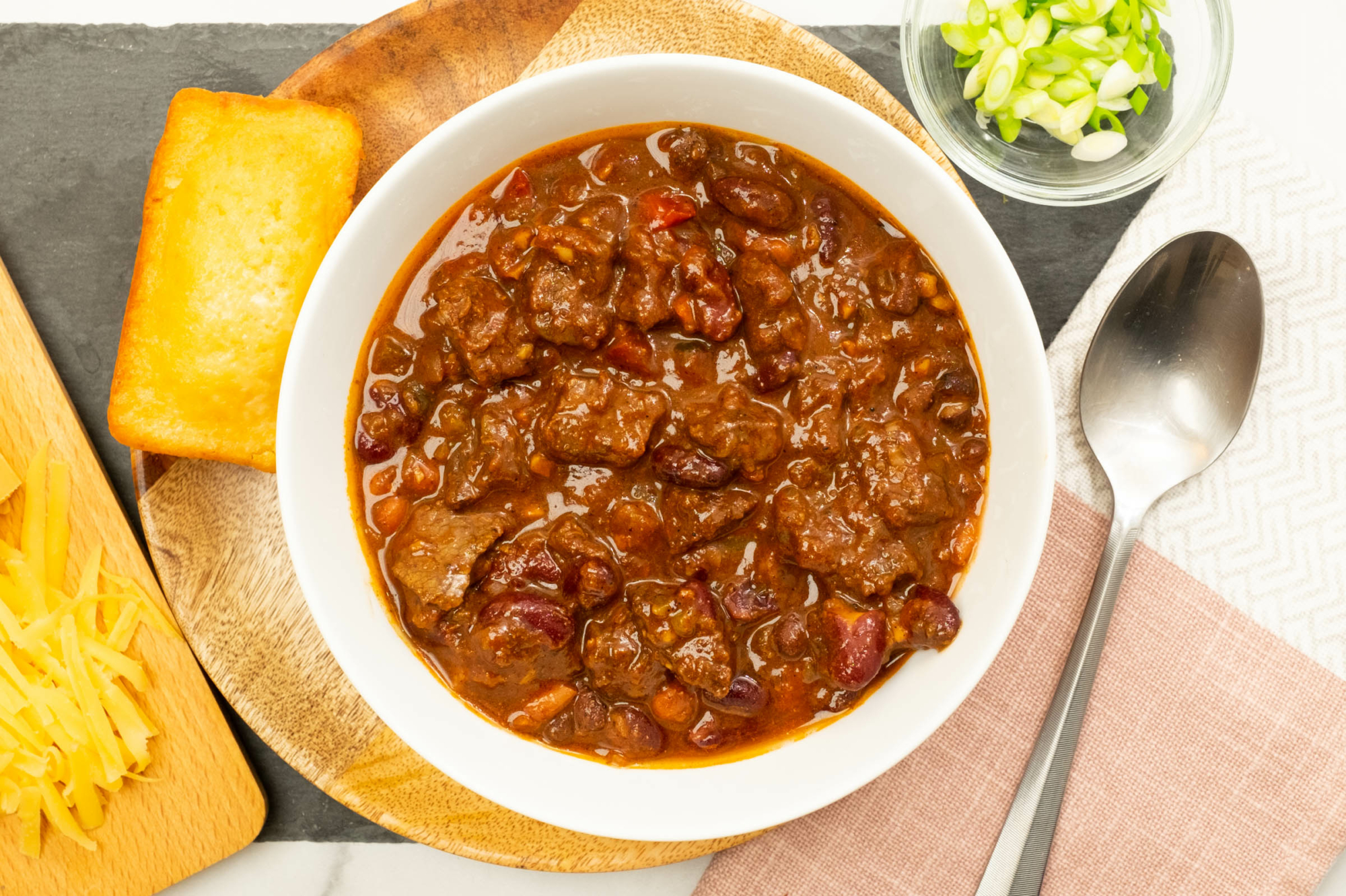 Meal Card: Ancho Beef Chili with Cornbread – Recette Magazine