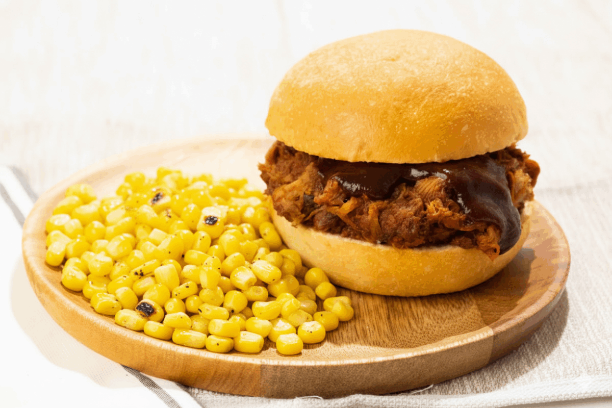 Meal Card: Pulled Pork Sandwiches with Grilled Corn – Recette Magazine